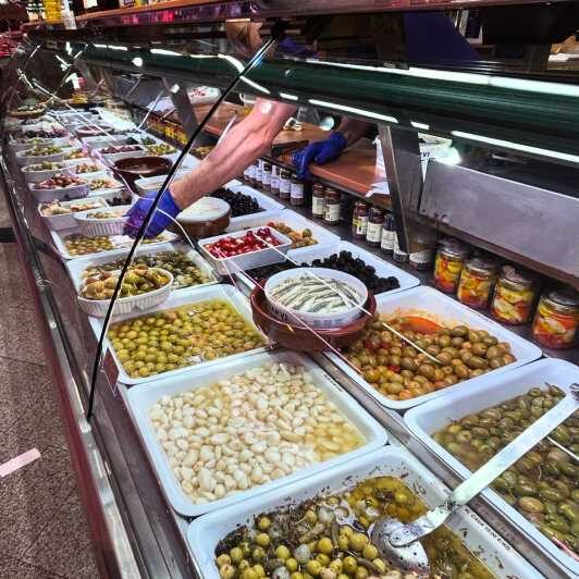 Barcelona´s Lunch or Dinner Tapas Tour: Food and Happiness - An Overview of the Experience