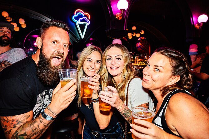 Barcrawl on Fremont Street Tour - Group Size and Atmosphere