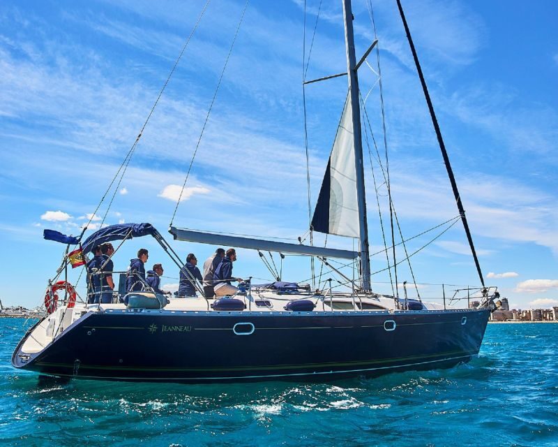 Barefoot: Private sailing cruise in Barcelona - Key Points