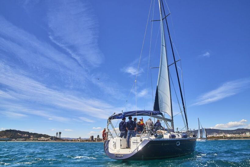 Barefoot: Private sailing cruise in Barcelona - FAQ