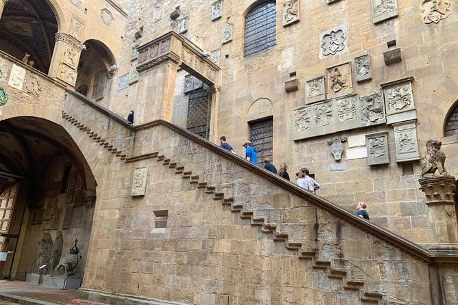 Bargello private tour with a 5-star tour guide - Key Points
