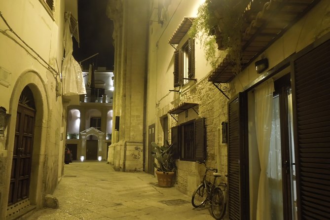 Bari By Night City Centre and Seafront Walking Tour - In-Depth Look at the Itinerary