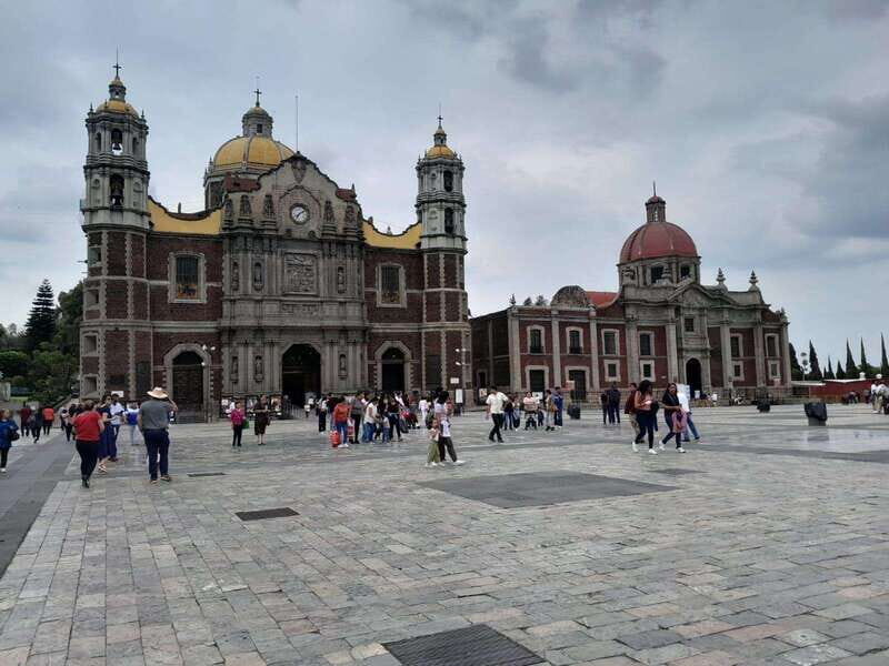 Basilica de Guadalupe: Complete Walking Tour - Key Points