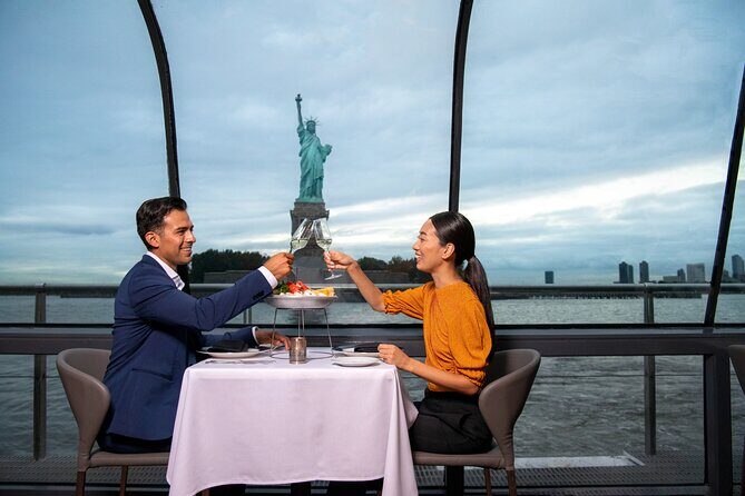 Bateaux New York Thanksgiving Plated Dinner Cruise - Who This Tour Is Perfect For
