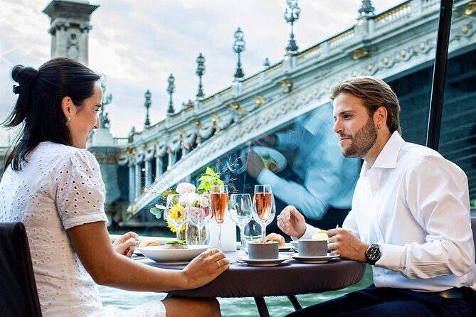 Bateaux Parisiens Seine River Gourmet Lunch & Sightseeing Cruise - Live Entertainment and Atmosphere