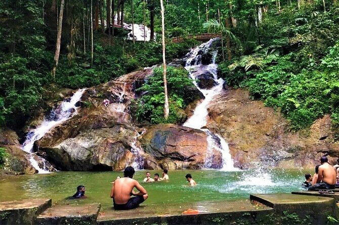 Batu Caves,Waterfalls and Hot Springs Tour With Lunch - Who Will Enjoy This Tour?