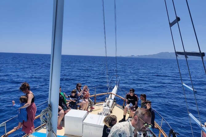 Bay to Bay Cruise in Lindos - Accessibility and Capacity Details