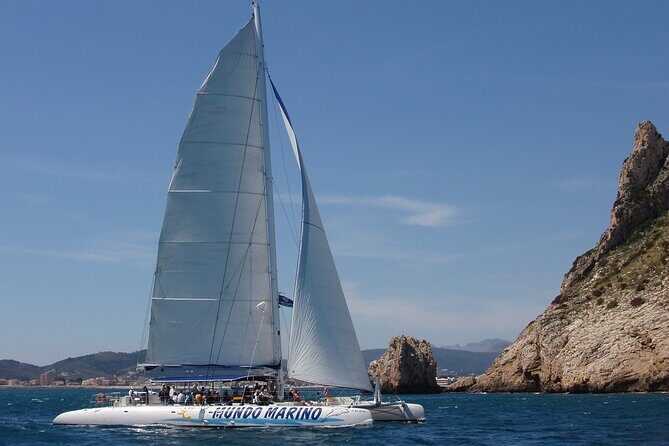 Bay trip in Calpe or Altea with a sailing catamaran - Key Points