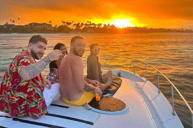 BBQ Luxury Yacht with Premium Bar and Snorkeling - Key Points