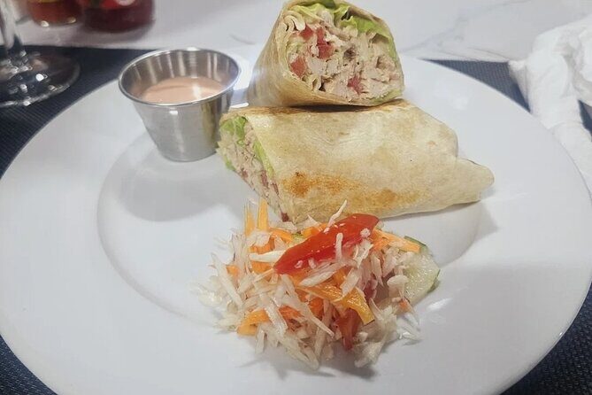 Beachside Dining Experience at Rio Nuevo St. Mary - Group Size and Accessibility