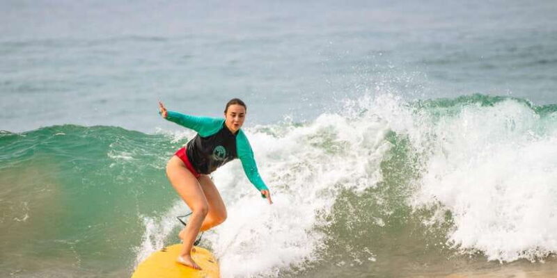 Beginner Surfing Lesson and surfguide - Why Choose This Surf Lesson?