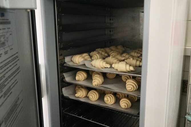 Behind the Scenes French Baking Experience Near Eiffel Tower - Exploring the Iconic Eiffel Tower Neighborhood