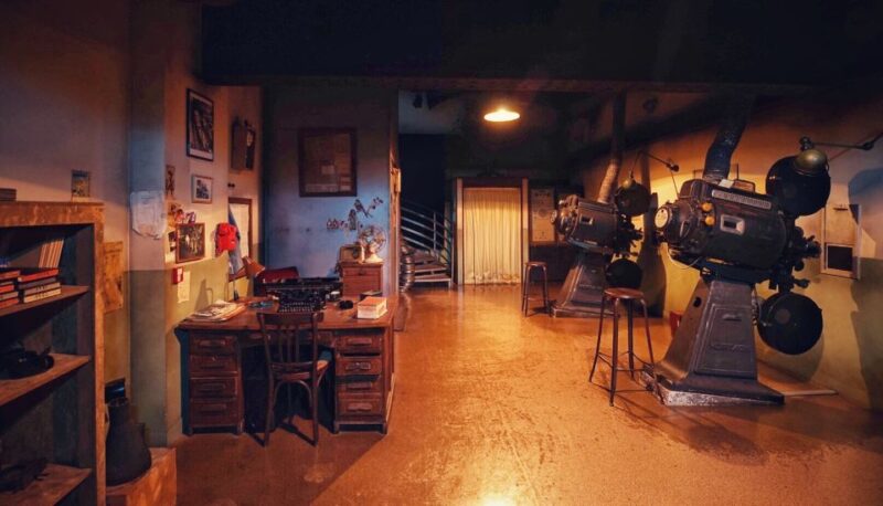 Behind the Scenes of the Grand Rex: 50-Minute Studio Tour - Setting the Stage