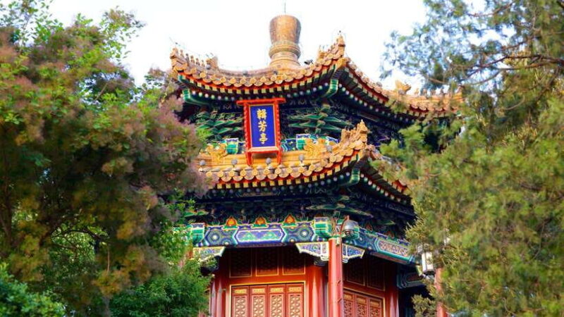 Beijing: 2 Hour Jingshan & Beihai Park Private Walking Tour - Practical Details and Value
