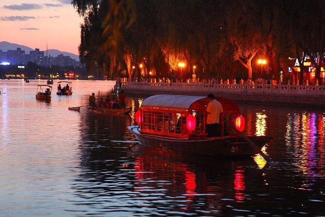 Beijing Hutong Night Tour with Yunnan Style Dinner and Chartered Boat Ride at Houhai Lake - Who Should Consider This Tour?