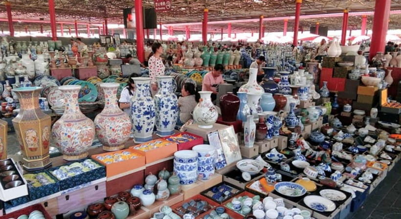 Beijing: Panjiayuan Antique Market Guided Tour - The Atmosphere and Practicalities