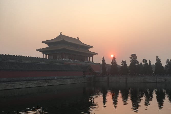 Beijing Private Layover Tour of Forbidden City with Lunch and Airport Pickup - Key Points