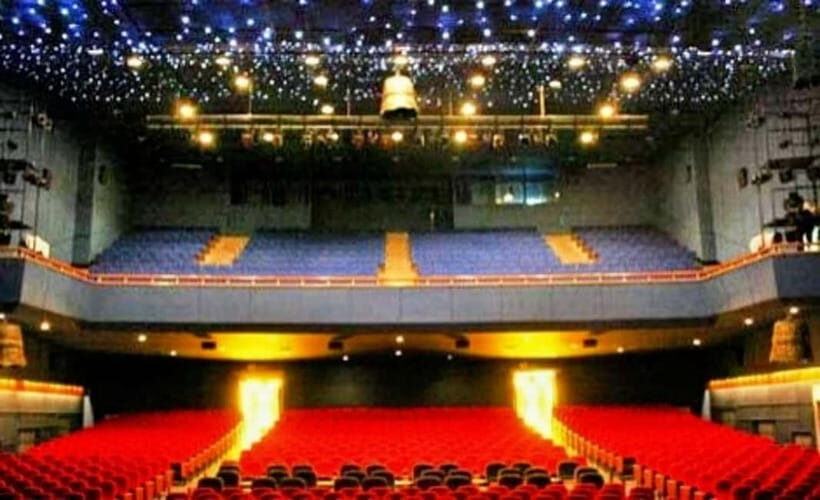 Beijing: Red Theatre Acrobatic Show Ticket with Transfers - Key Points