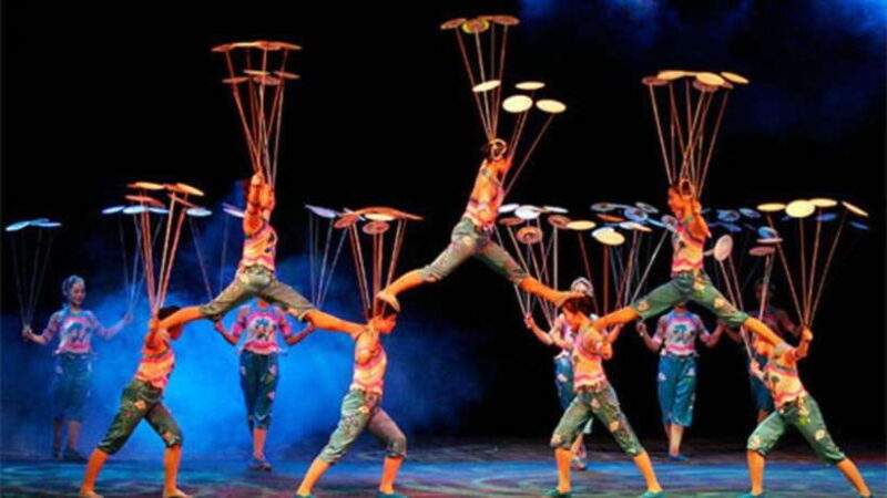 Beijing: Red Theatre Acrobatics Show Ticket-Local Must-See - The Performance Itself: What to Expect
