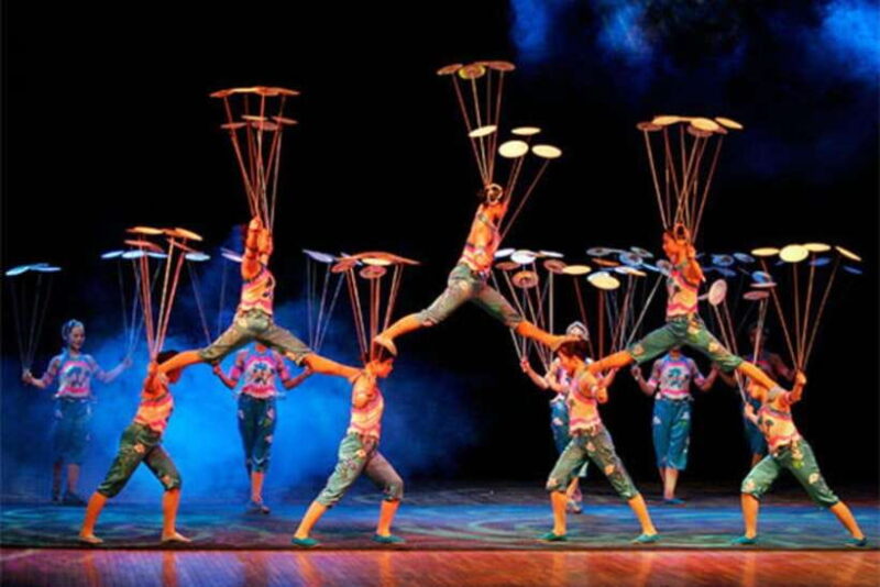 Beijing: Red Theatre Acrobatics show viewing Chinese culture - Key Points