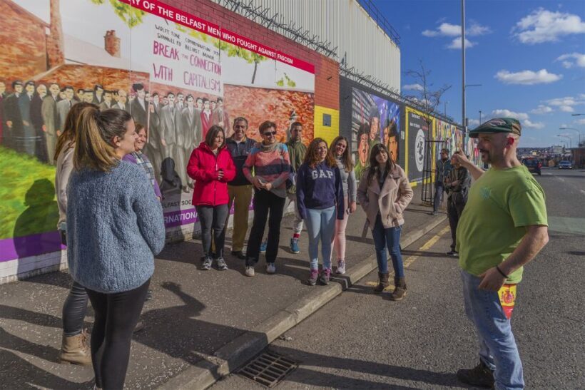 Belfast and Giant's Causeway in Italian or Spanish - An Overview of the Tour Experience