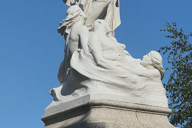 Belfast Eclectic Small Group Guided Walking Experience - Immersive Night Walks Experience