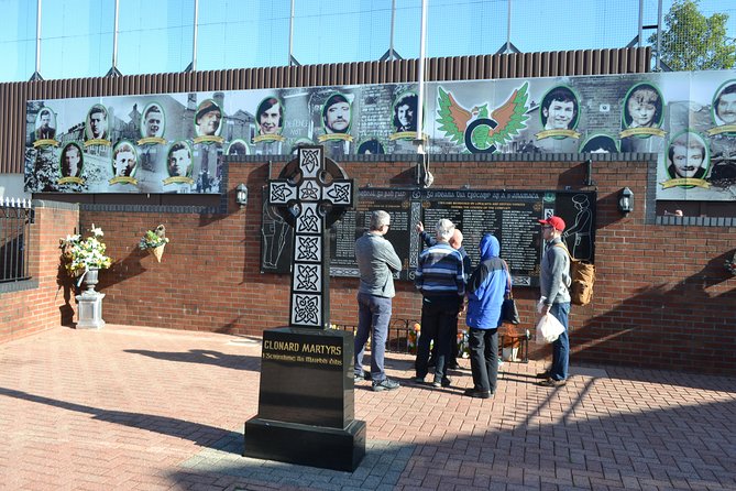 Belfast Iconic Mural Taxi Tour Private 2hr Adventure - Belfast Murals and the Troubles