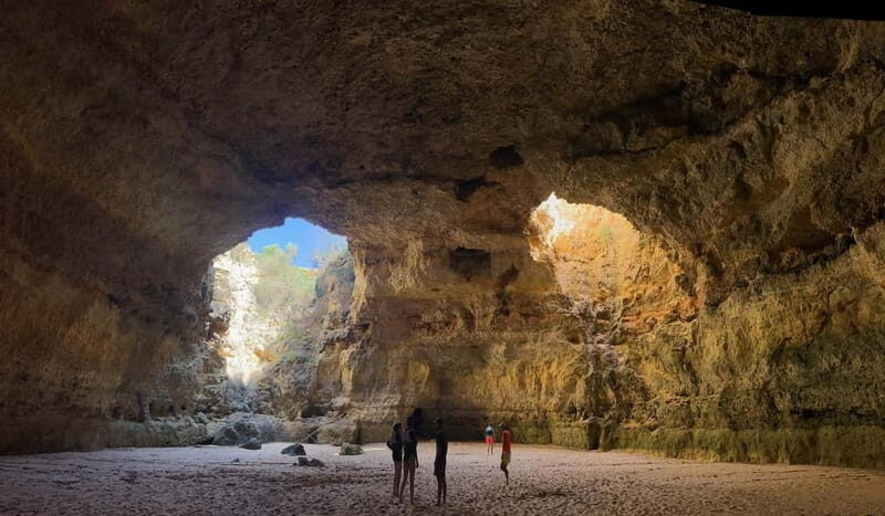 Benagil Kayak Tour: Explore Secret Caves with Licensed Guide - A Deep Dive into the Experience