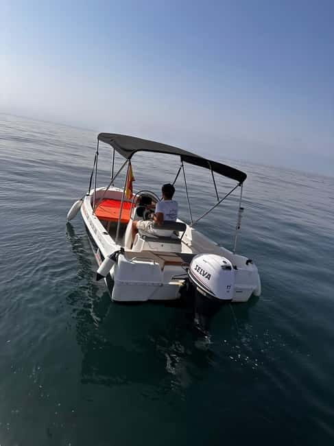Benalmádena: Boat rentals without a license - The Practical Side