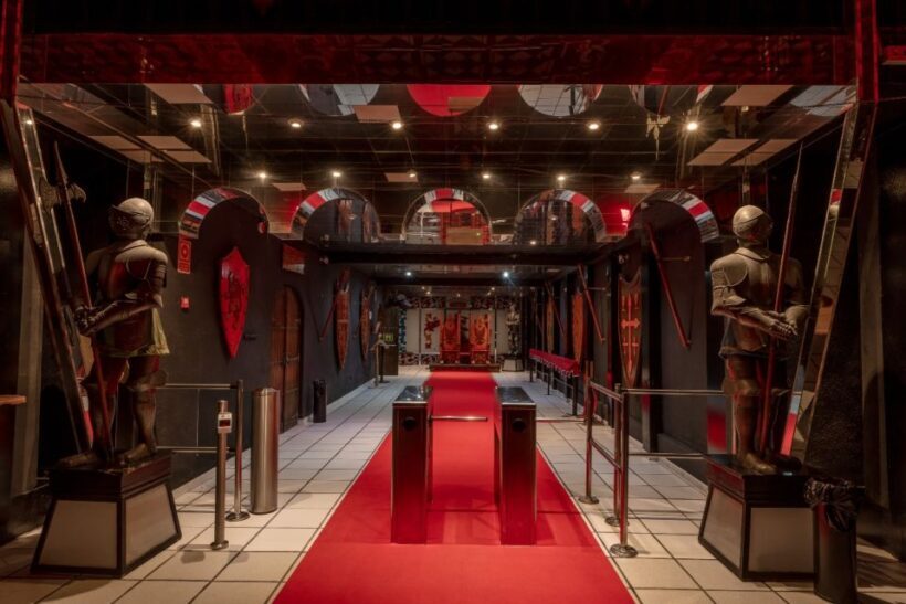 Benidorm: Dinner with Show at Magic Robin Hood - Key Points
