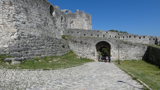 Berat Cultural Tour by 1001 Albanian Adventures - Discovering the Onufri National Museum