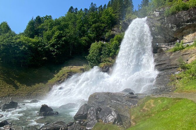 Bergen Day Trip Chasing the Waterfalls of Hardangerfjord - The Role of Expert Guides