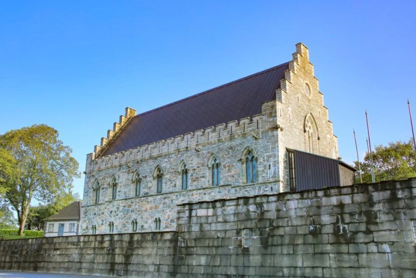 Bergen Past and Present: A Historical Walking Journey - An In-Depth Look at Bergen Past and Present