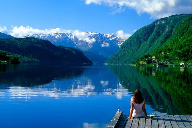 Bergen: Private Full-Day Roundtrip to Hardangerfjord With Cruise - Exploring Lake Skåsvatnet