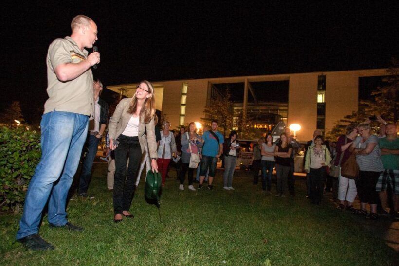 Berlin: 1.5-Hour Comedy Bus Tour in German - FAQ