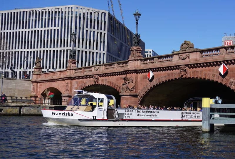Berlin: 1-Hour Boat Tour with Bilingual Live Guide - Key Points