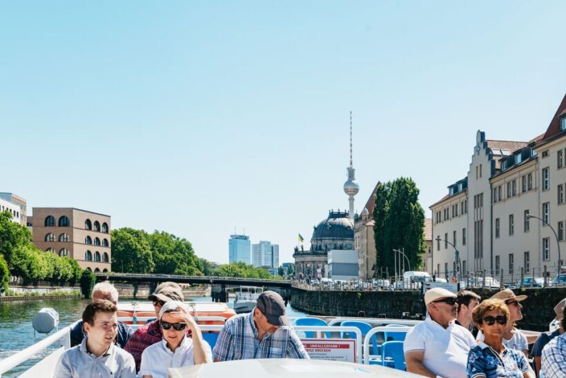 Berlin: 1-Hour City Tour by Boat with Guaranteed Seating - Authentic Traveler Perspectives