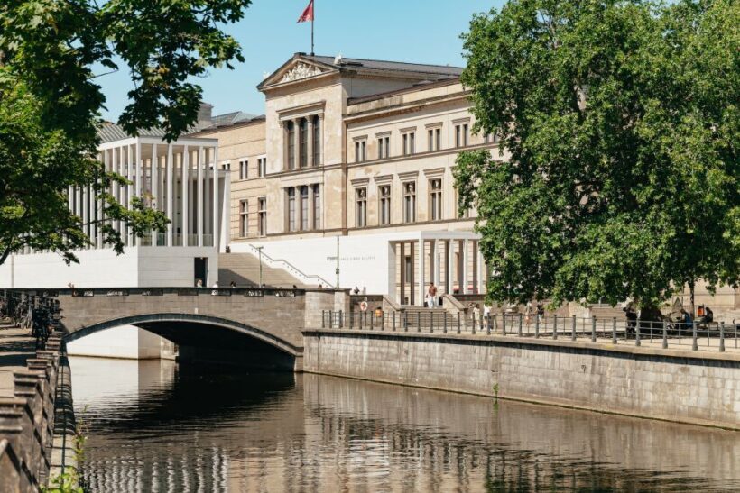 Berlin: 1-Hour City Tour by Boat with Guaranteed Seating - FAQs