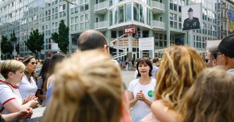 Berlin: 4-Hour Guided Highlights Tour in Spanish - Value and Practicality
