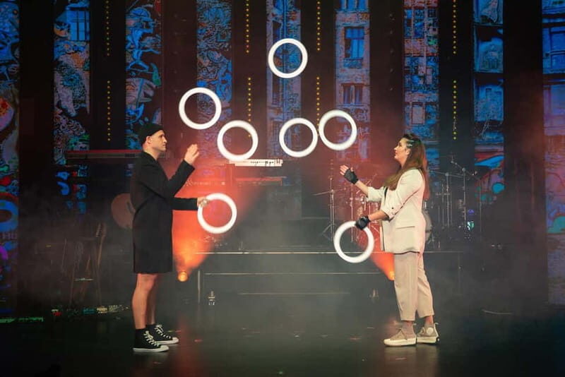 Berlin: "90s Forever - Hits & Acrobatics" - Varieté Show - Key Points
