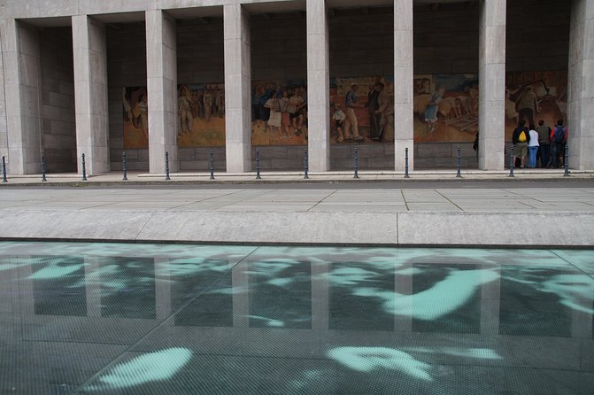 Berlin and National Socialism: Berlin Under Nazism - Symbols and Propaganda of the Third Reich in Berlin