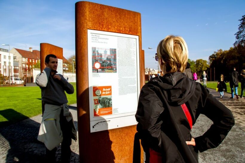 Berlin: Berlin Wall Tour Berlin East West - An In-Depth Look at the Berlin Wall Tour