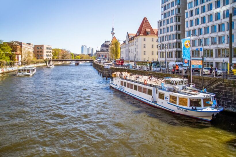Berlin: Boat Tour Along the River Spree - An In-Depth Look at the Tour Experience