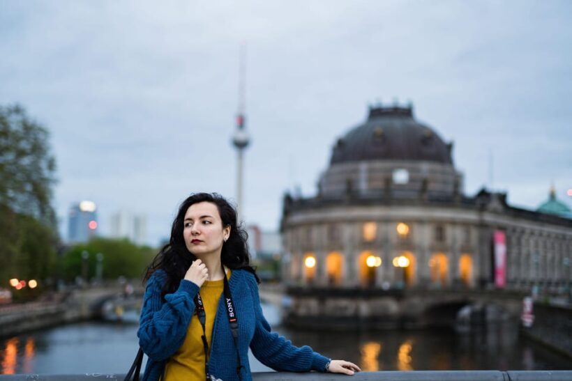 Berlin by Night: Private Photoshoot at Illuminated Cityscape - Berlin by Night: Private Photoshoot at Illuminated Cityscape