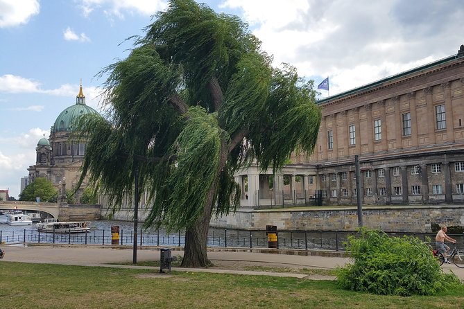 Berlin City Center: the Most Famous Sites (Private 3 Hours Walking Tour) - Strolling Along Unter Den Linden
