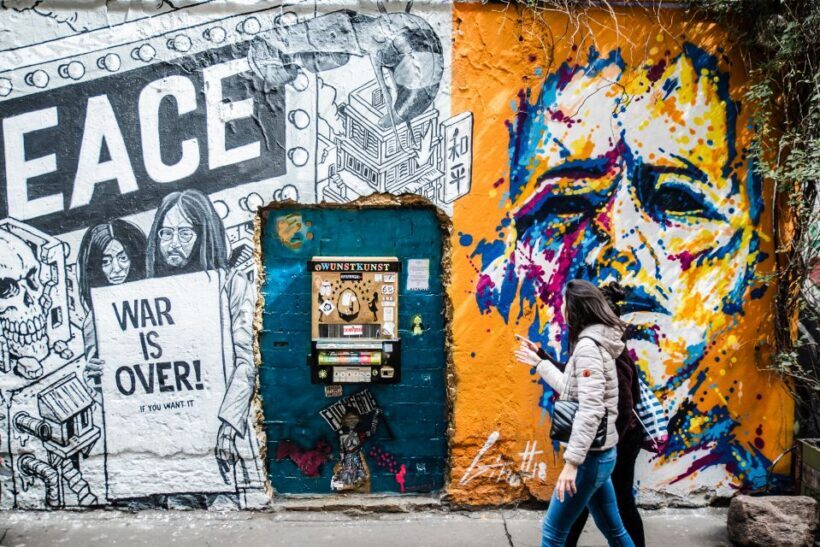 Berlin: City on a Budget Walking Tour with Local - Key Points