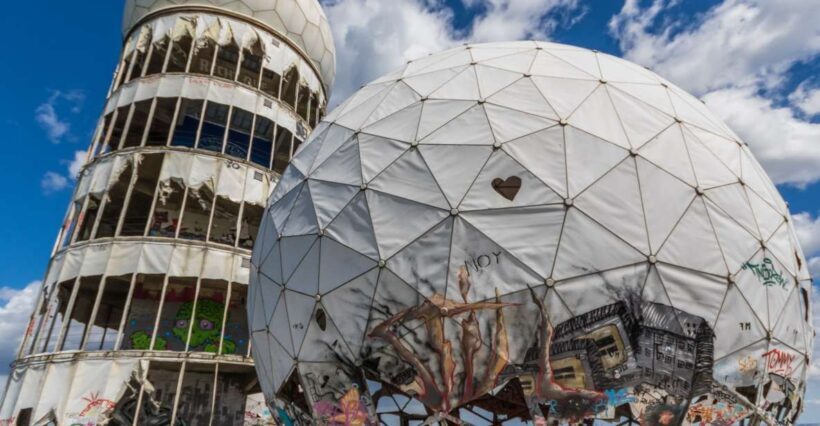 Berlin: Cold War Walking Private Tour with Guide - Why the Private Guided Approach Matters