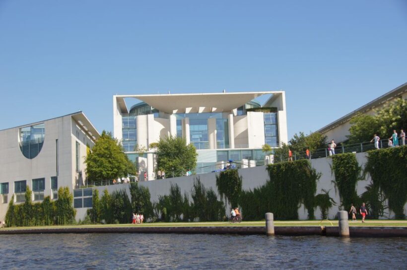 Berlin: Dinner Cruise on the Spree with Prosecco - An In-Depth Look at the Experience