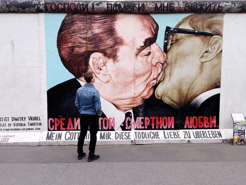 Berlin: East and West Wall Tour by Bike with a Guide - What Makes This Tour Stand Out