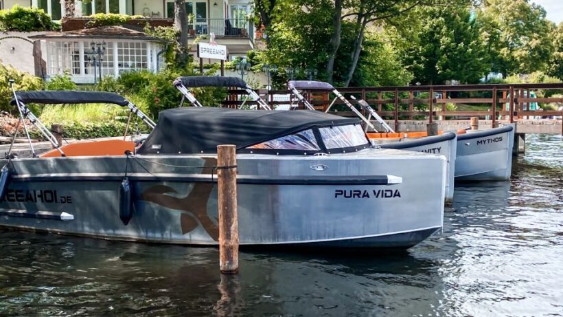 Berlin: Electric Boat Rental for self-driving 2 hrs - The Experience from the Travelers Perspective